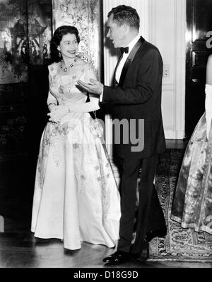 QUEEN ELIZABETH II & RICHARD NIXON QUEEN OF ENGLAND 10 June 1958 Stock ...