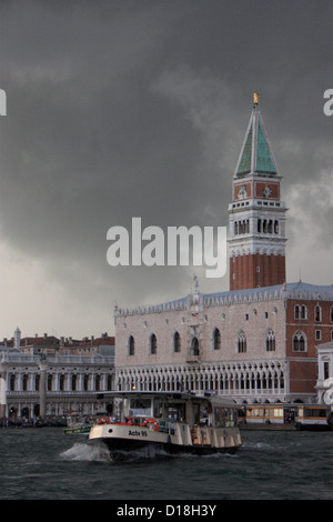 Clouds, rain, sky / The sky in the rainy season of tropical countries Stock Photo - Alamy