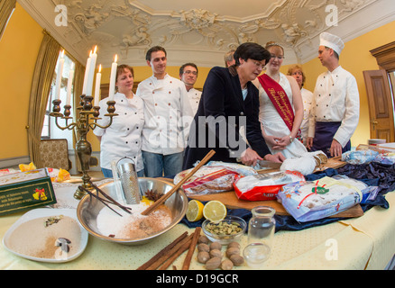 The Stollen Queen Alexandra I. (Alexandra Ehrlich from Erfurt) presents ...