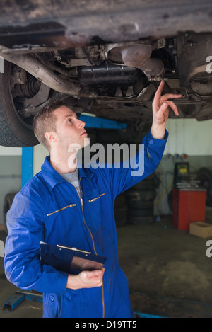 auto mechanic with clipboard and man at car shop Stock Photo - Alamy