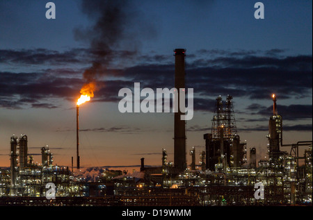 Mongstad refinery in evening Stock Photo - Alamy