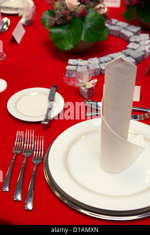 The place setting for the State Dinner in honor of Queen Elizabeth II ...