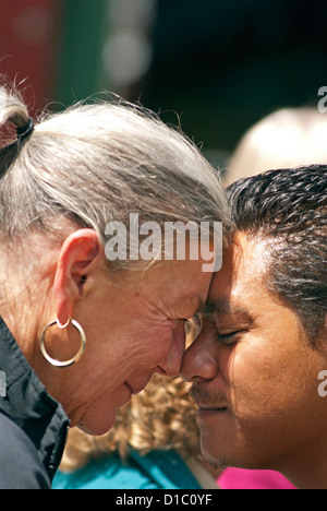 Hongi Maori Greeting Stock Photo - Alamy