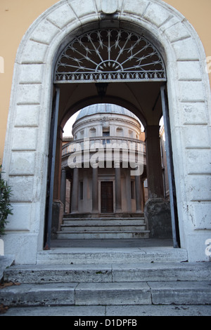Tempietto built by Donato Bramante at the courtyard of San Pietro in ...