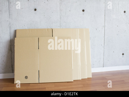 Concrete wall and cardboard boxes Stock Photo - Alamy