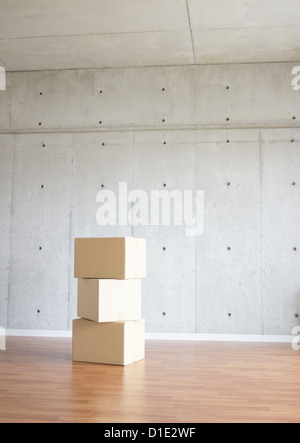 Concrete wall and cardboard boxes Stock Photo - Alamy