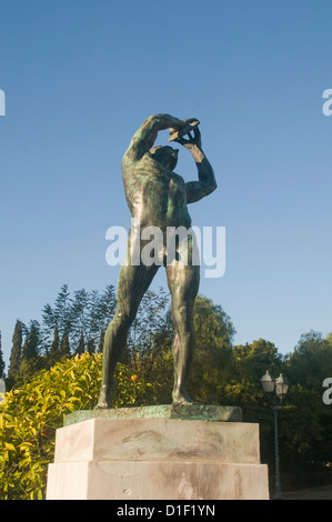 Statue of Discus Thrower in front of the Kalimarmaro Olympic Stadium ...
