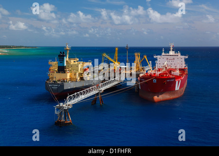 Tanker loading oil. Freeport - Bahamas Stock Photo - Alamy