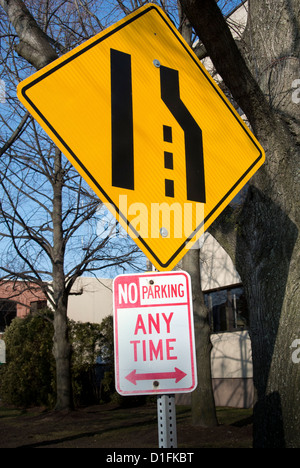 Merging lane traffic sign Stock Photo - Alamy