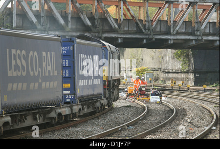 Tesco 'LESS CO2 RAIL' and Stobart Rail container wagons at speed. Scout ...