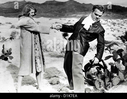 JAMES CAGNEY, BETTE DAVIS, THE BRIDE CAME C.O.D., 1941 Stock Photo - Alamy
