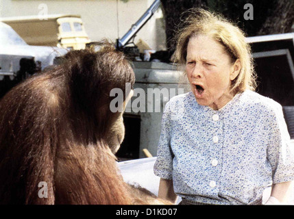 EVERY WHICH WAY BUT LOOSE, Ruth Gordon, Clint Eastwood, Clyde the ...