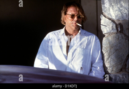 Exit In Red Exit In Red Mickey Rourke, Annabel Schofield Ed (Mickey Rourke) und Ally (Annabel ...