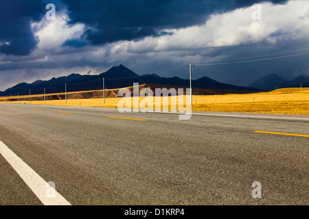 Highway in Qinghai province, China Stock Photo - Alamy