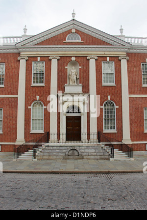 Benjamin Franklin statue and Library Hall, Philadelphia, Pennsylvania ...