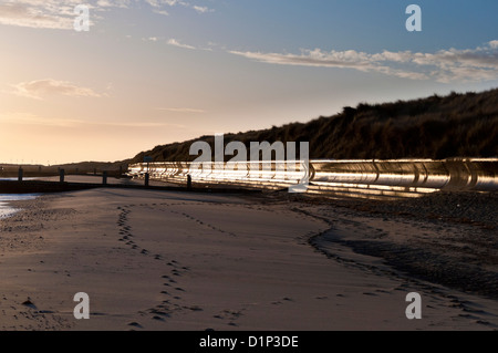 Concrete concave sea wall Stock Photo - Alamy