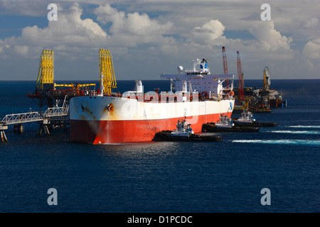 Tanker loading oil. Freeport - Bahamas Stock Photo - Alamy
