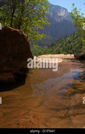 Middle Emerald Pool, Emerald Pools Trail, Zion National Park, Utah, USA ...