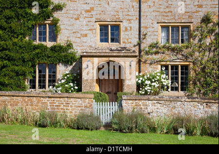 Old farm house, Warwickshire, England, UK Stock Photo - Alamy