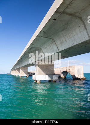 Old and new bridge of Overseas Highway US 1 over Channel 2 to Craig Key ...