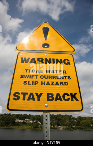 Warning sign of tidal waters and swift currents of the East River in ...