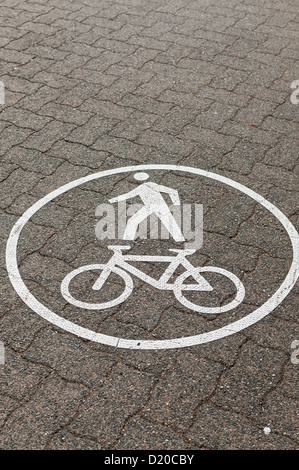 Shared pathway sign for pedestrians and cyclists, UK Stock Photo - Alamy