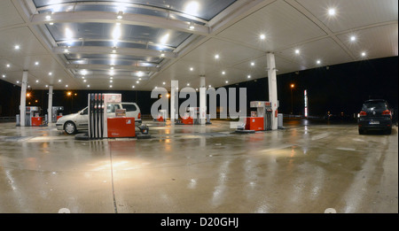 The picture shows a petrol station in Riyadh, Saudi Arabia, 16 March ...