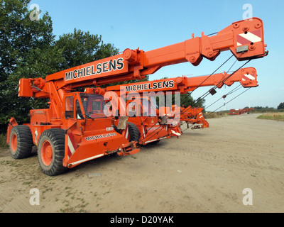 GALION 150FA 15 Ton Rough Terrain Crane Stock Photo - Alamy