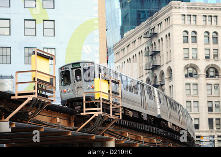 Chicago, Illinois, USA. A Chicago CTA Green Line train streaking across ...