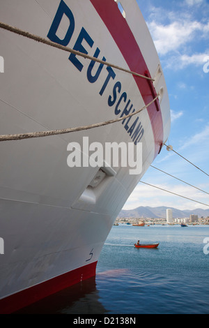Cruise ship MS Deutschland (Reederei Peter Deilmann) at pier and palm ...