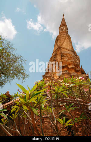 Chet Dey Mak Proum stupa on the Hill of the Royal Treasury, Udong ...