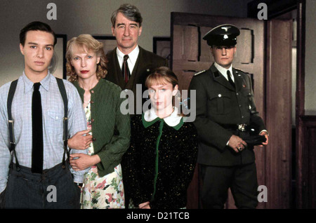 Doris Koster (Mia Farrow), Hendrik Koster (Justin Whalin), Dr. Karl ...