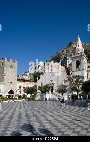 Main square, Piazza IX. Aprile, Taormina, Sicily, Italy Stock Photo - Alamy