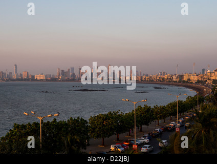The promenade along Marine Drive Mumbai India Stock Photo - Alamy