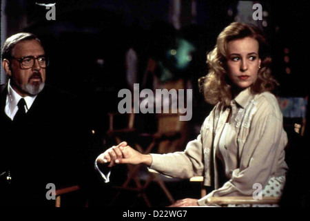 PERRY MASON: THE CASE OF THE KILLER KISS, from left: Raymond Burr, Genie Francis, Ph: Joe Del ...