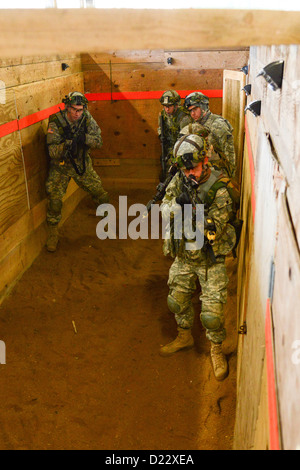Army personnel from the 4th Infantry Division undergo chemical warfare ...