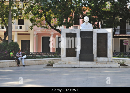 Perucho Figueredo monument, Parque Cespedes, Bayamo, Cuba Stock Photo ...