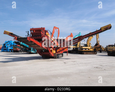 The Extec S3, a mobile screening plant designed for aggregate ...