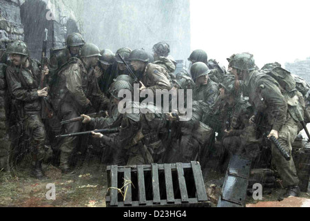Captain John Miller (Tom Hanks) *** Local Caption *** 1998, Saving ...