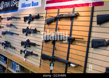 Shotguns and Assault rifles on display at a gun store Stock Photo - Alamy