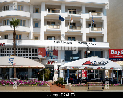 KFC and Pizza Hut restaurants Stock Photo - Alamy