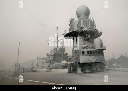 YOKOSUKA, Japan (Jan. 14, 2013) -- The miser tower aboard U.S. 7th ...