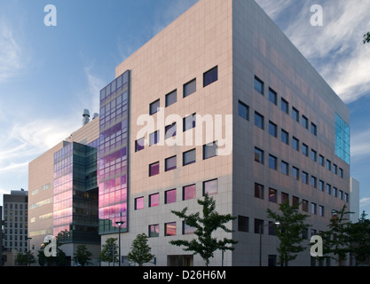 Building 46 (the Brain and Cognitive Sciences Department) on the campus ...