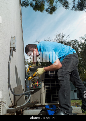 Hispanic aircon maintenance man Stock Photo - Alamy