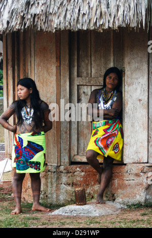 Panama, Embera Women Of The Darien Stock Photo - Alamy