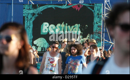 the bestival sign with crowds walking past at bestival festival, isle ...