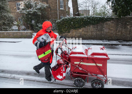 Postman delivering mail Stock Photo: 69323439 - Alamy