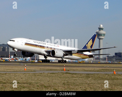 Singapore Airlines, Boeing 777-212(ER), 9V-SVL, flight SQ351, takes off ...