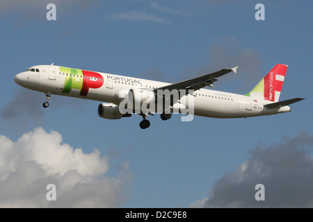 A TAP Air Portugal Airbus A321 approaches for landing in Lisbon at ...