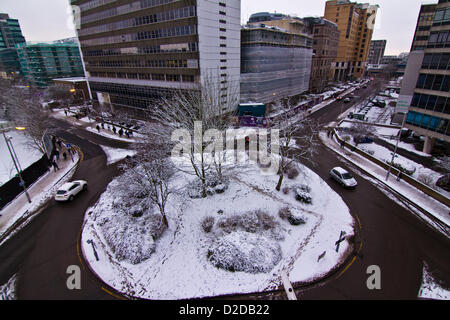 Commuters travel to work in the snow in London Stock Photo - Alamy